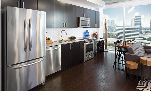 River Oaks Apartments Houston | SkyHouse River Oaks | Houston, TX