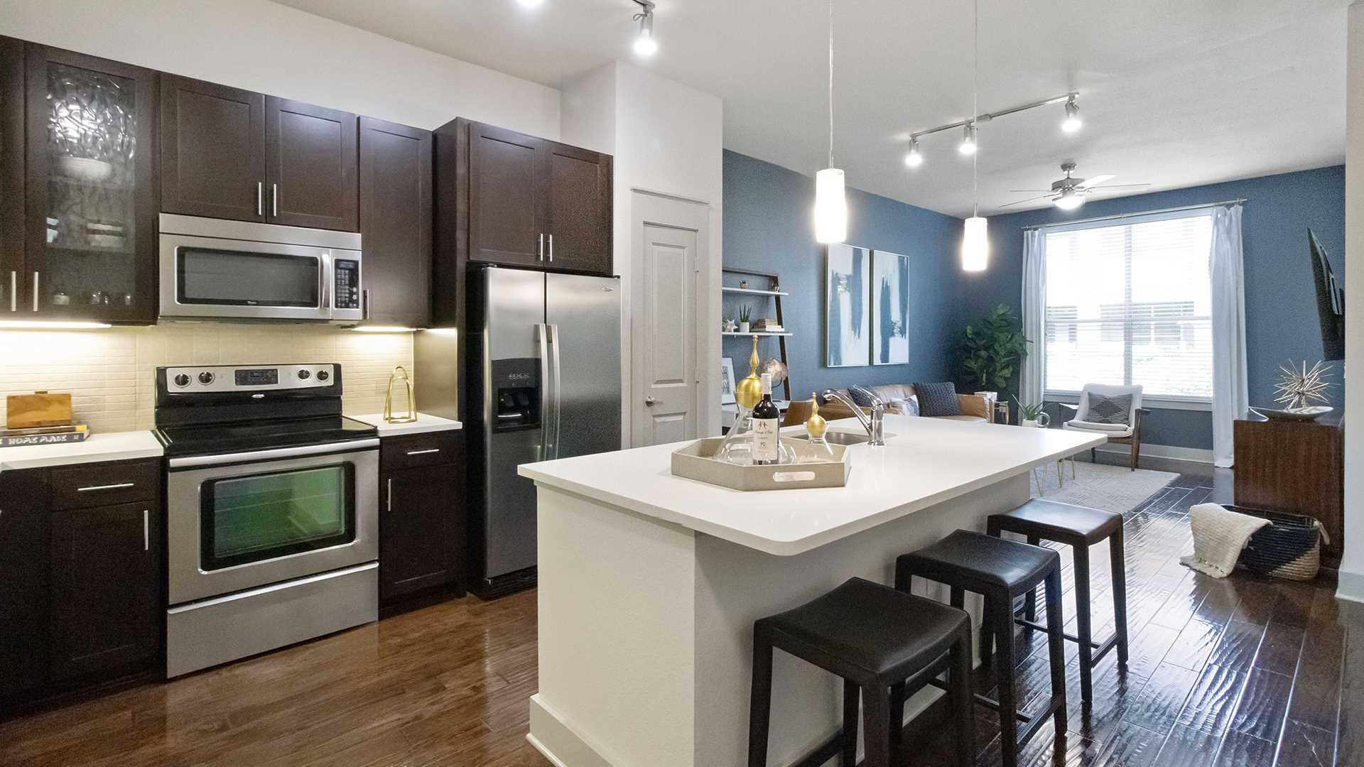 Apartments for Rent Uptown Dallas, TX | Icon at Ross