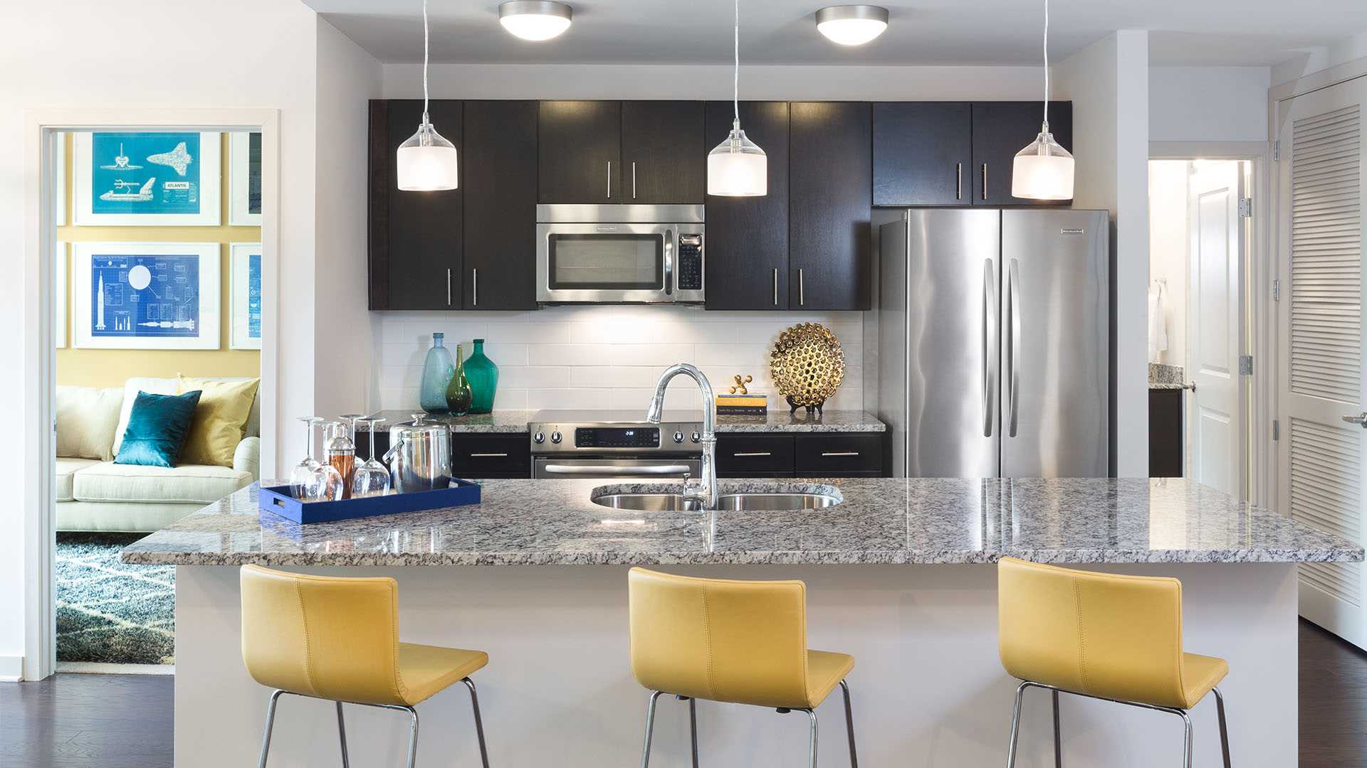 River Oaks Apartments Houston, TX | SkyHouse River Oaks